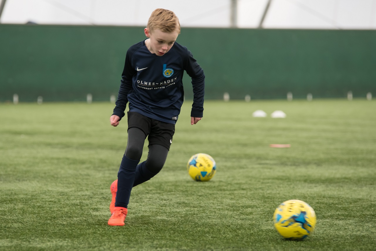 Edge of Play | Receiving the ball under pressure - beat the player or ...